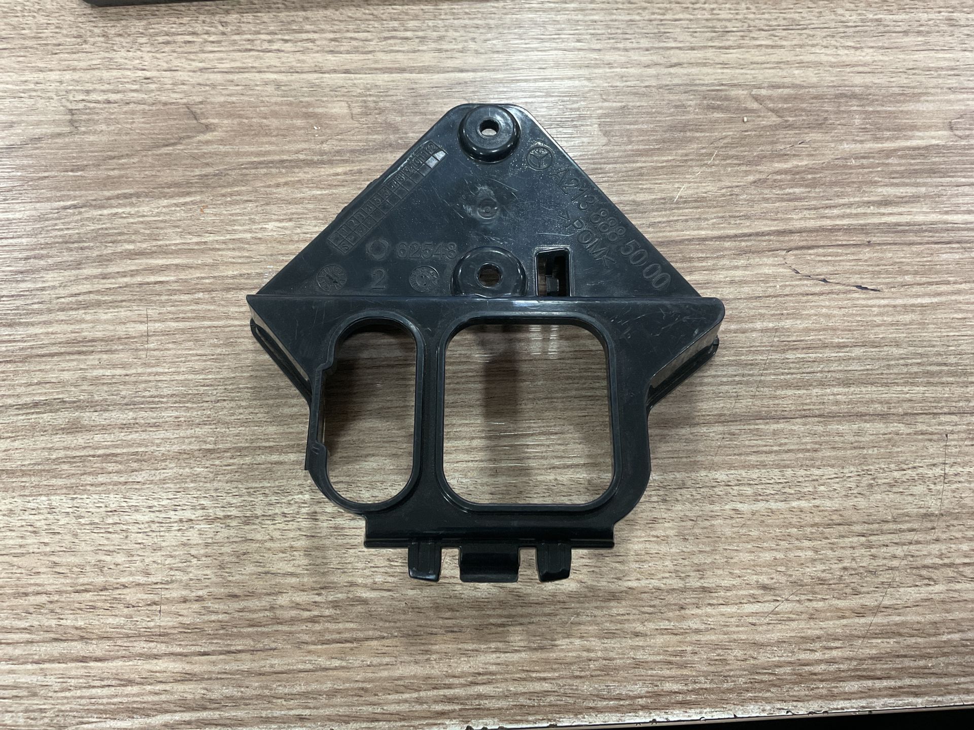 A2138885000 MERCEDES W213 DİSTRONİK TUTUCU ÇIKMA ORJİNAL